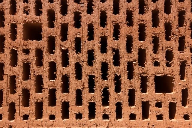 What is the weight of a brick in kg